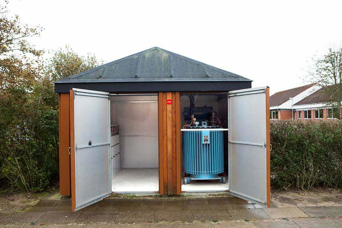 Completely wood-clad secondary substation adapted to its urban ...